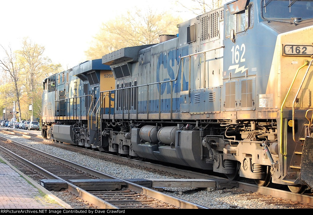 CSX 5298 and 162